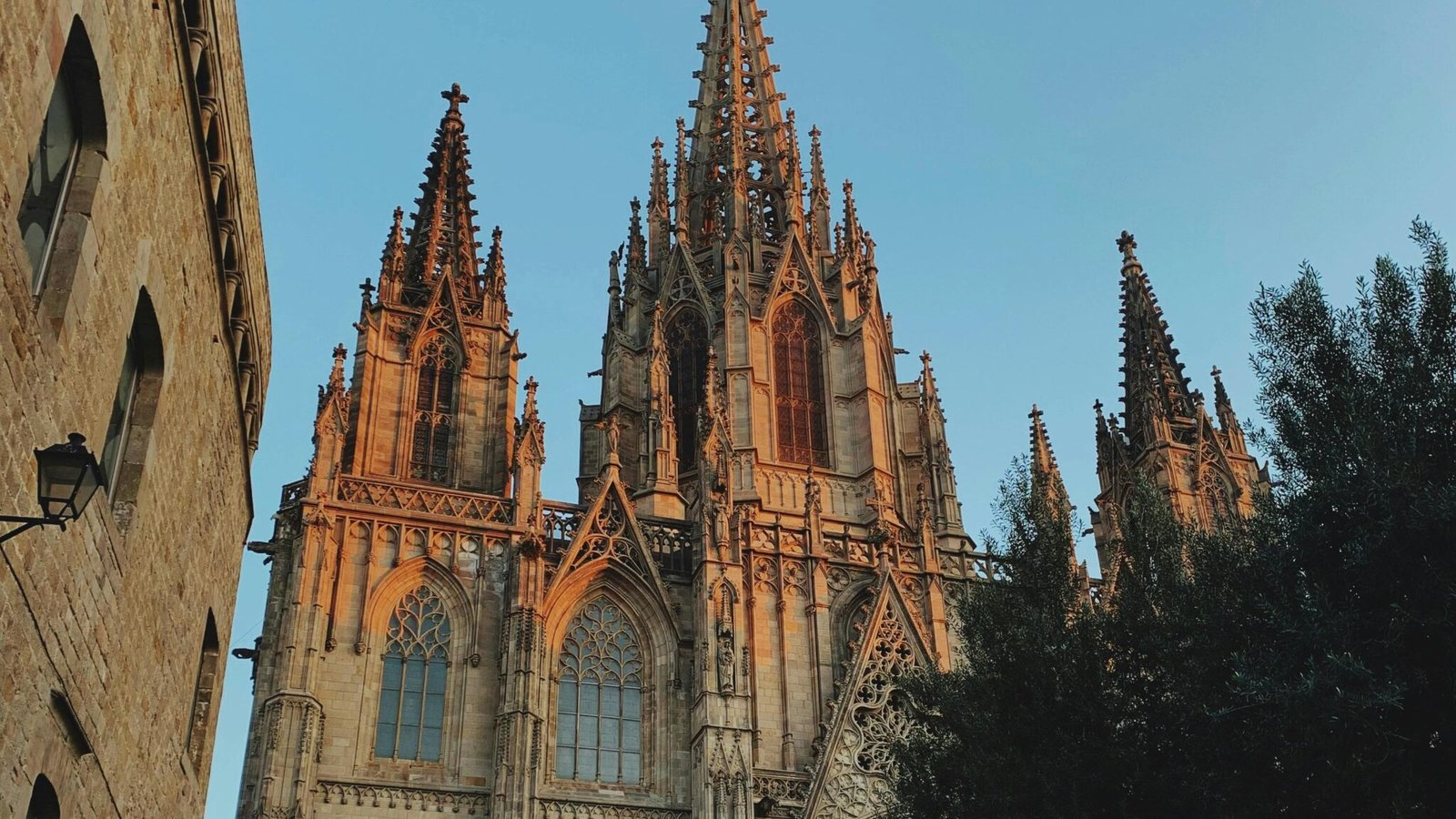 10 Best Places to Travel Solo Without Feeling Alone – Book of Martel